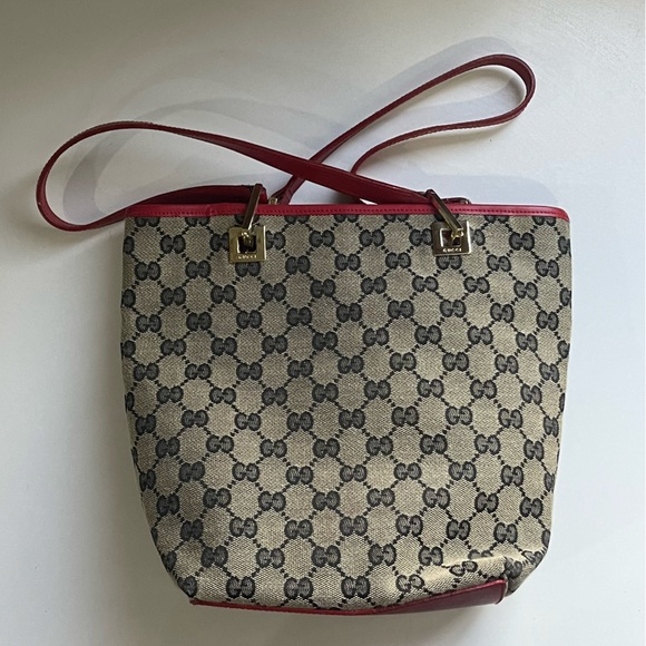 Gucci | Bags | Gucci Monogram Logo Print Canvas Shoulder Bag Red ...